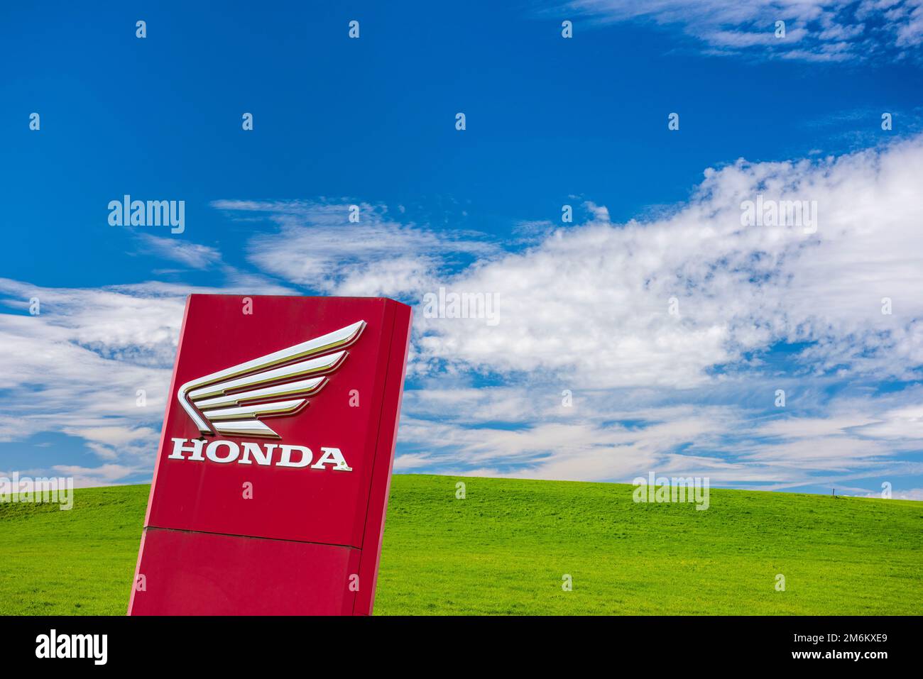Honda logo sign hi-res stock photography and images - Alamy