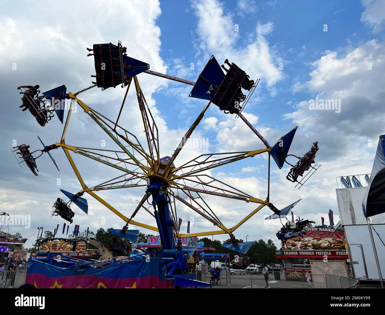 Cliff hanger hi-res stock photography and images - Alamy