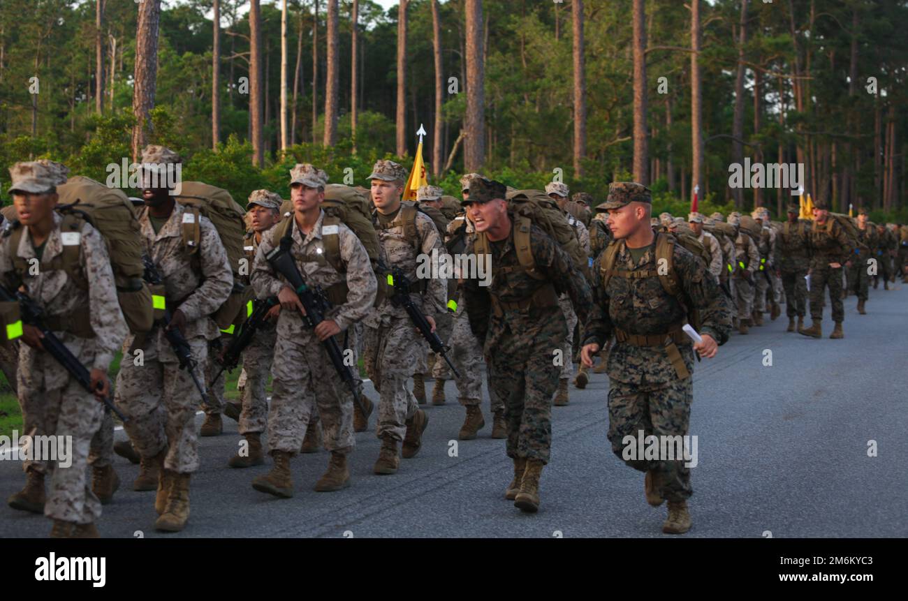 Recruits with India Company, 3rd Recruit Training Battalion, complete a ...