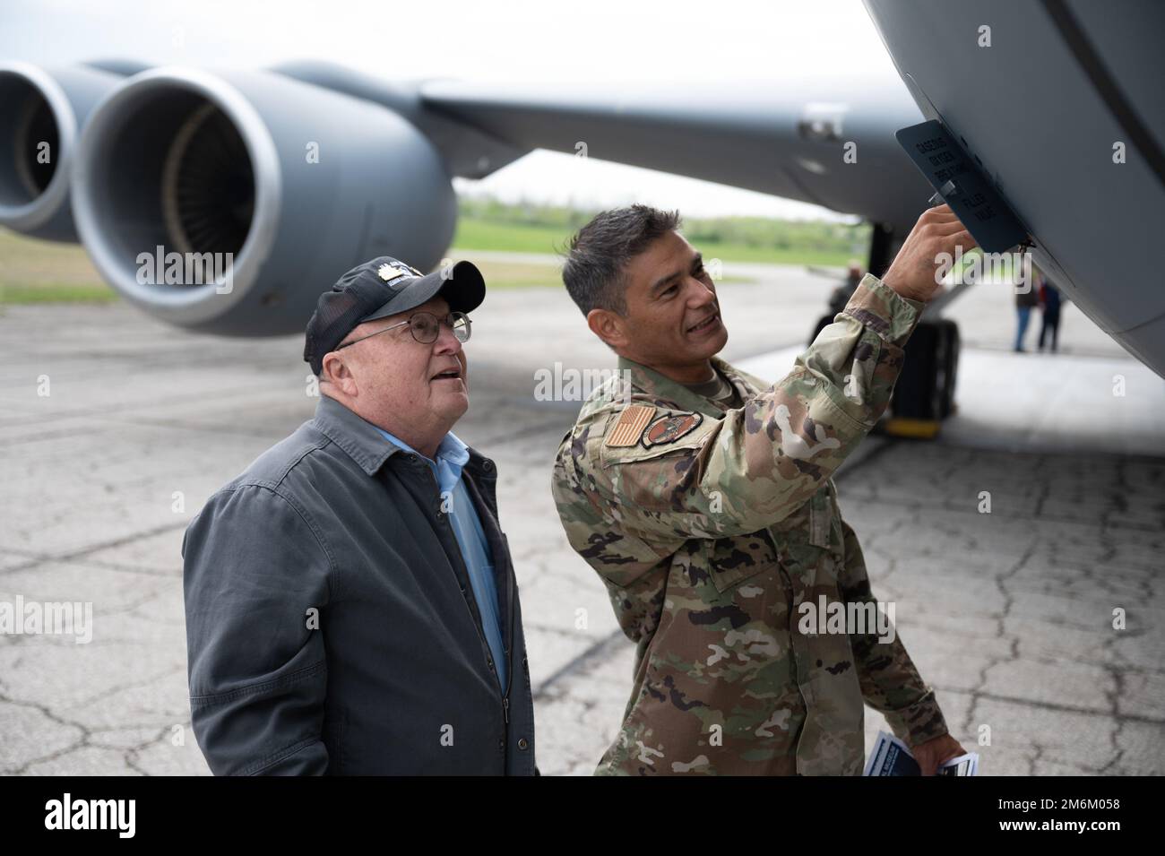 Retired Senior Master Sgt. Jack Barnes, Senior Master Sgt. Paul Foster ...