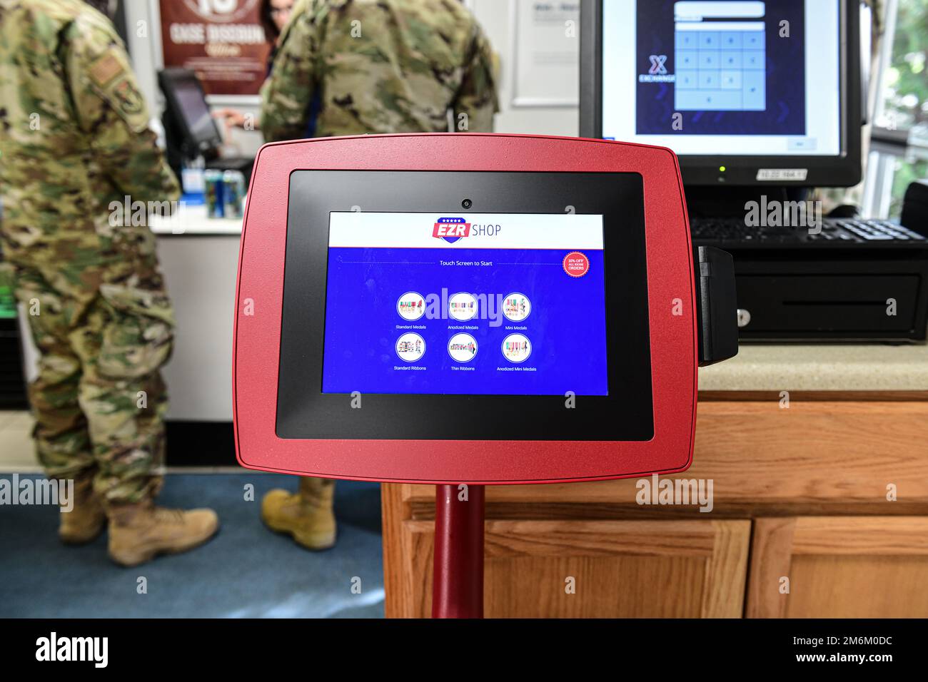 Self service kiosk hi-res stock photography and images - Alamy