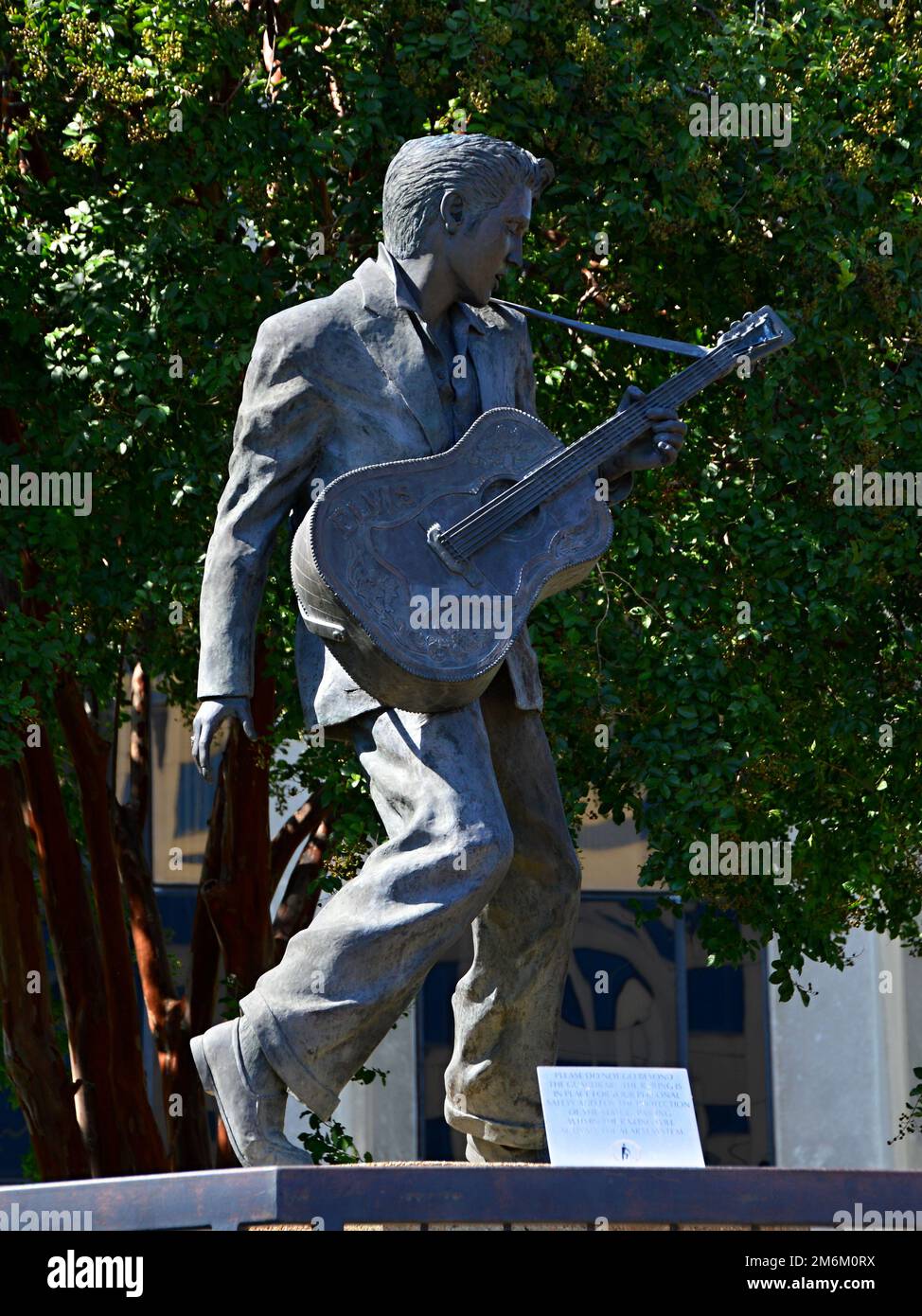 Statue of Elvis Presley in Memphis, Tennessee Stock Photo - Alamy