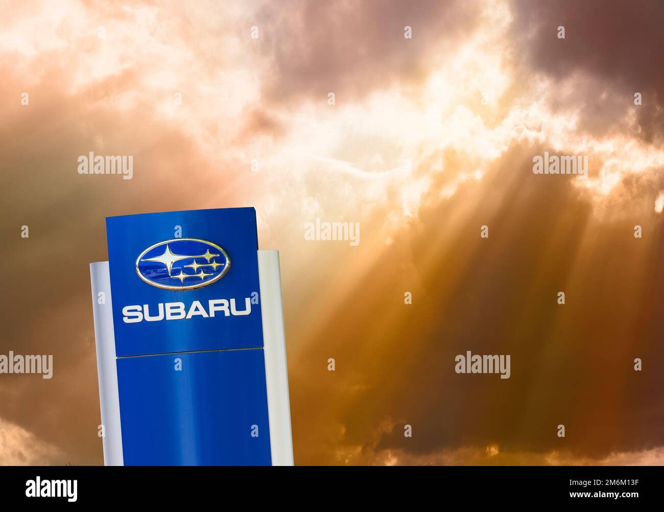 Subaru emblem hi-res stock photography and images - Alamy