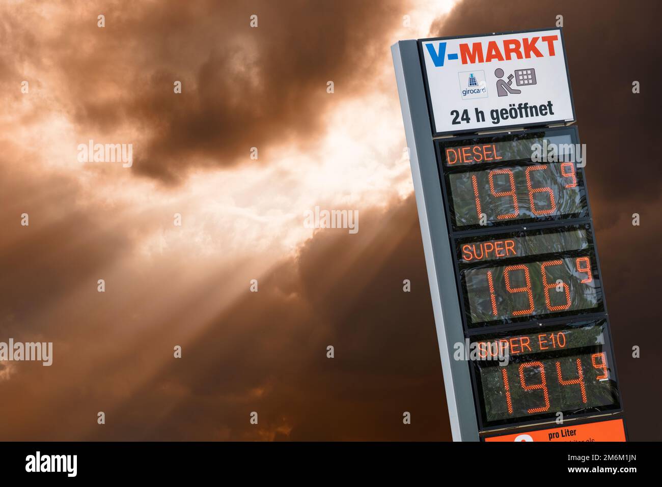 Gas station price board hi-res stock photography and images - Alamy