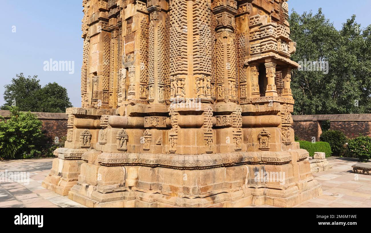 Beautiful carving on Temple of Jarai Ka Math, Barua Sagar, Jhansi ...