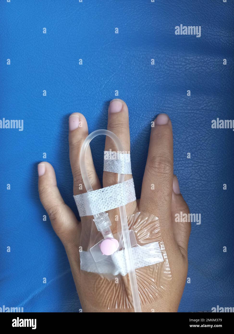 Female hand medical syringe hi-res stock photography and images - Alamy