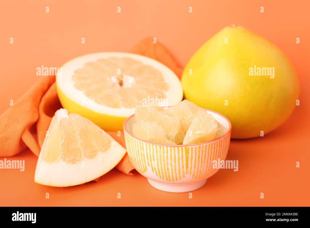 Bowl with pomelo slices on orange background Stock Photo - Alamy