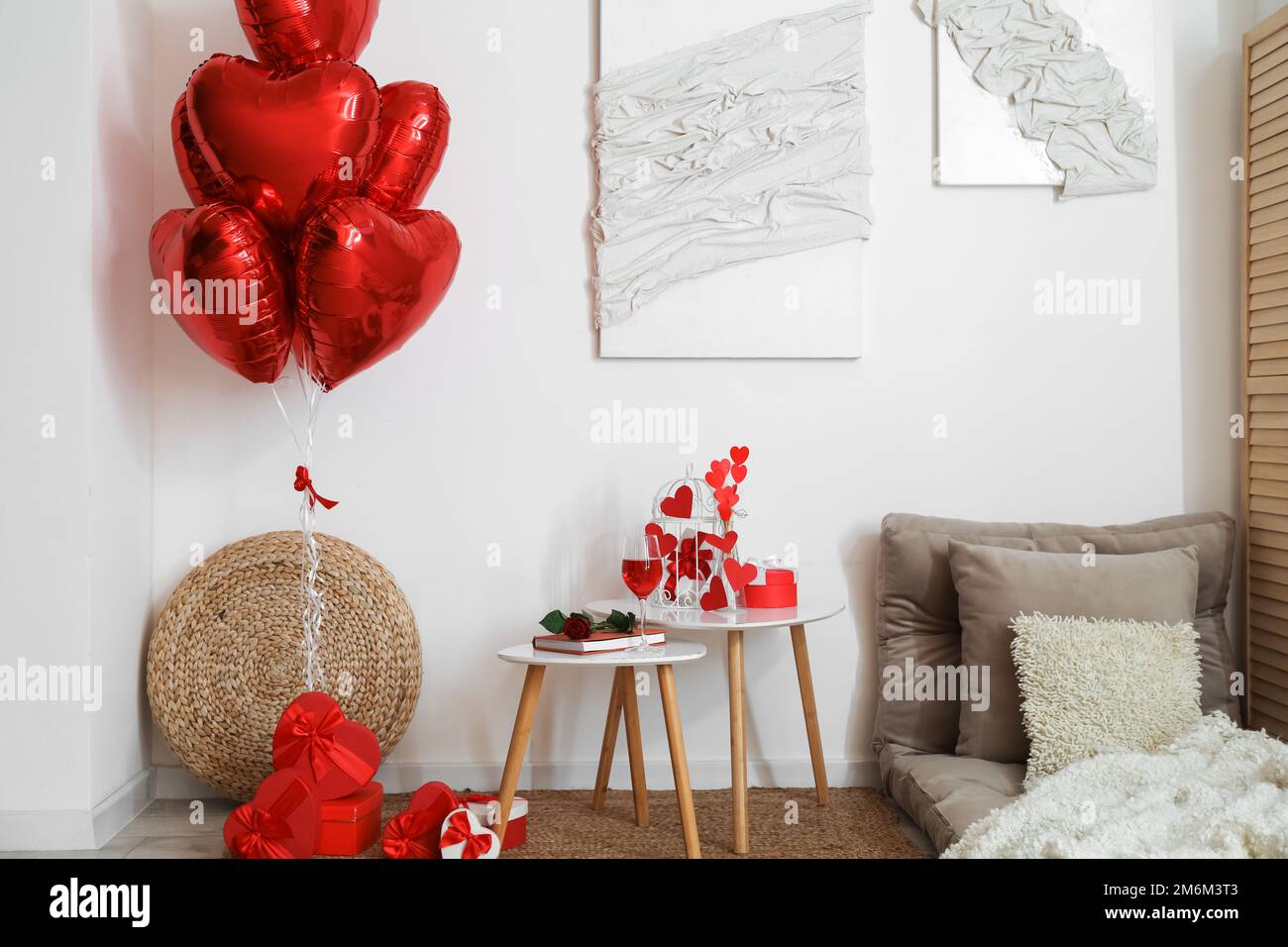 Helium balloons tables hi-res stock photography and images - Alamy