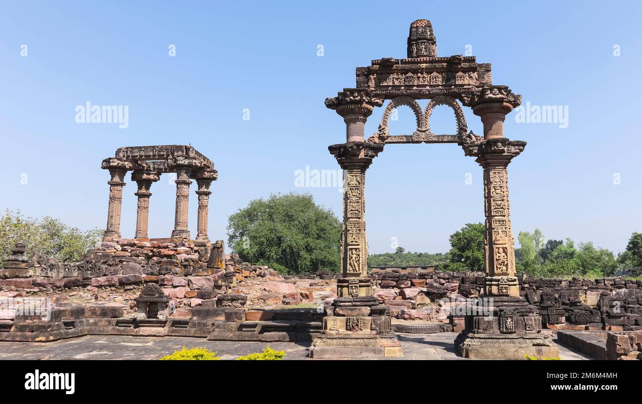 Beautiful Carving Pillars of Vishnu Temple or Hindola Toran, the 9th ...