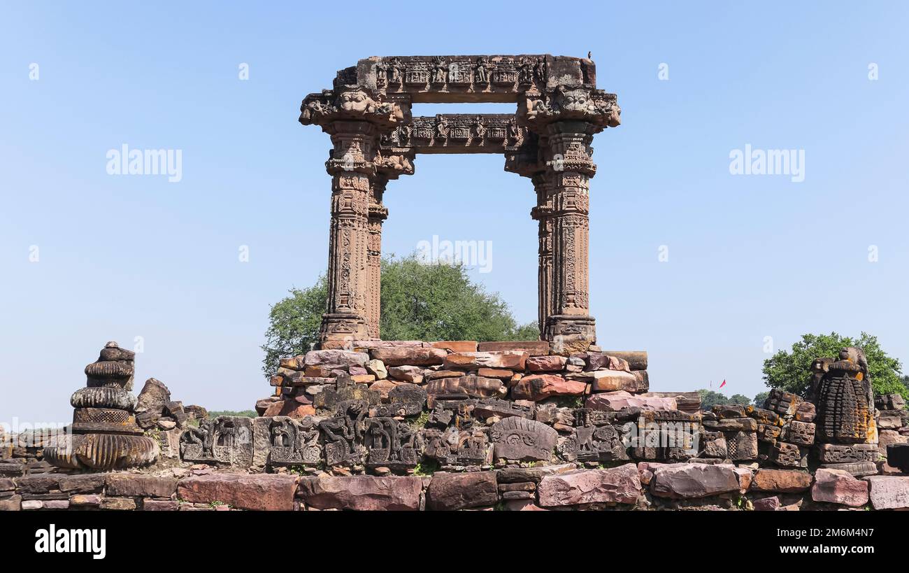 Beautiful Carving Pillars or Hindola Toran Gyaraspur, Vidisha, Madhya ...