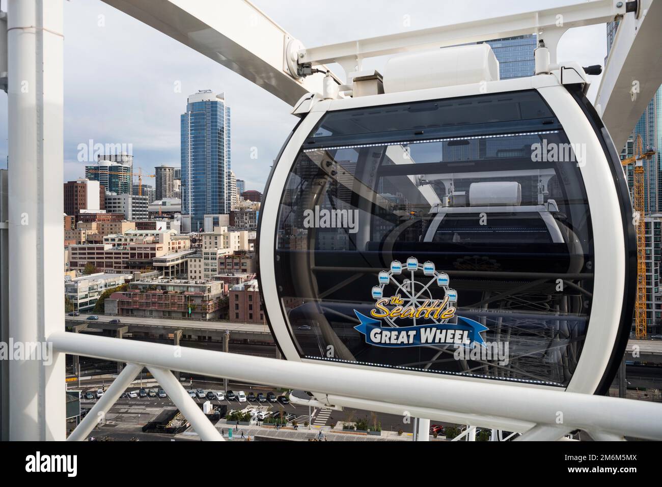 The ferris wheel in Seattle Stock Photo - Alamy