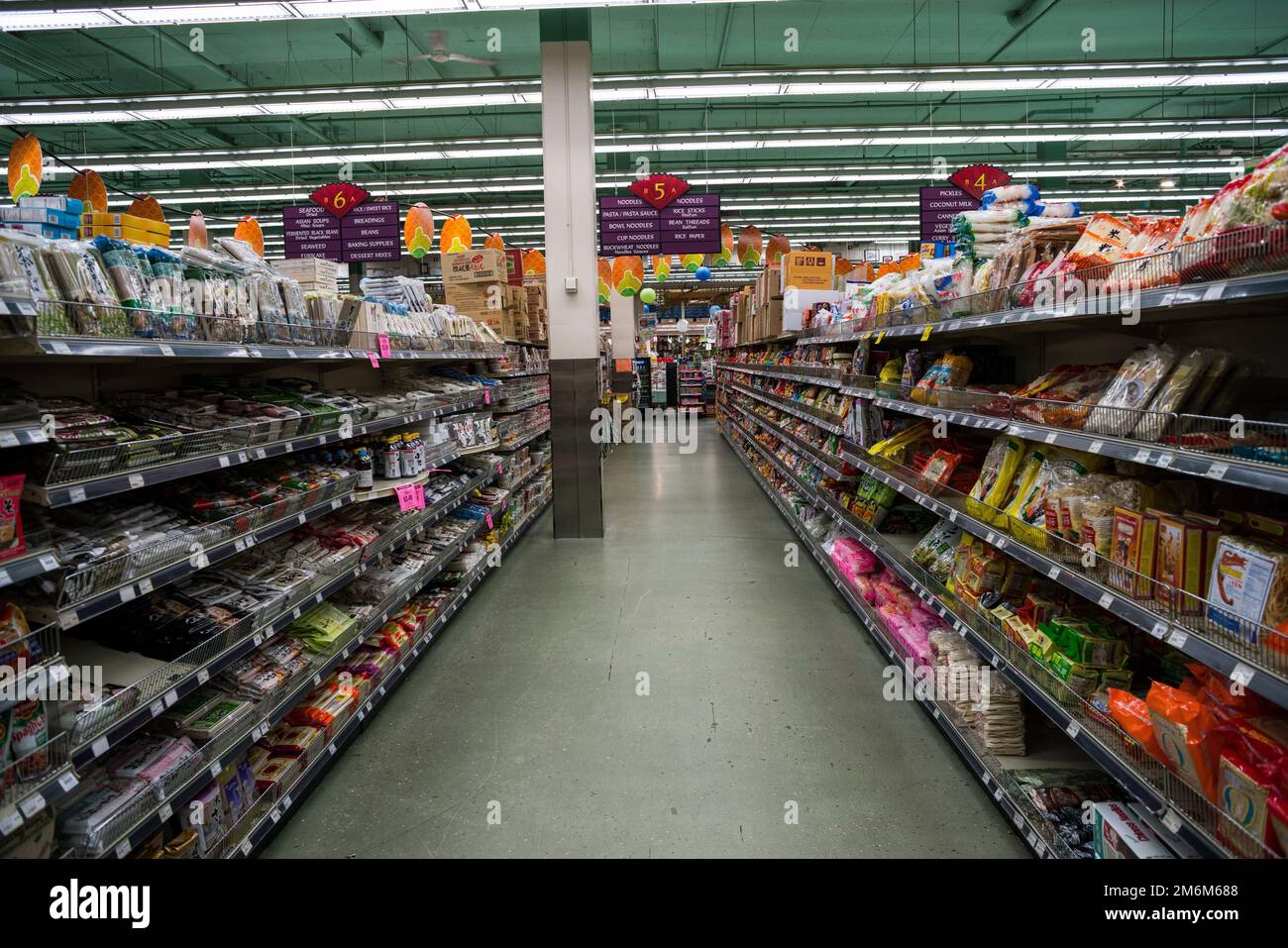The supermarket in Seattle Stock Photo - Alamy