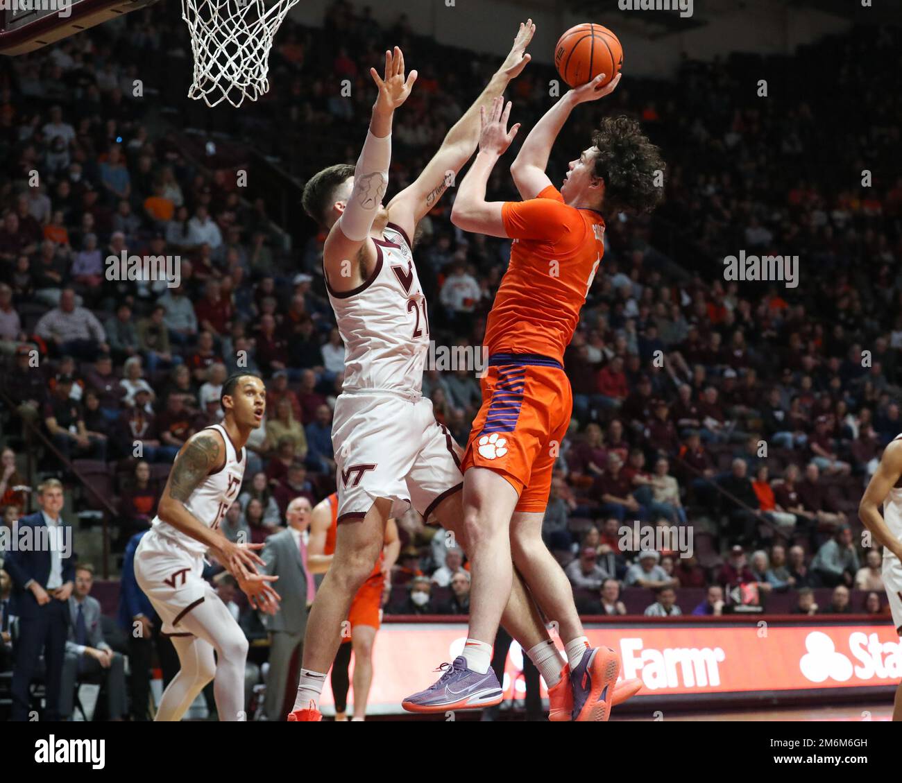 January 4, 2023: Clemson Tigers forward Ian Schieffelin (4) shoots a ...