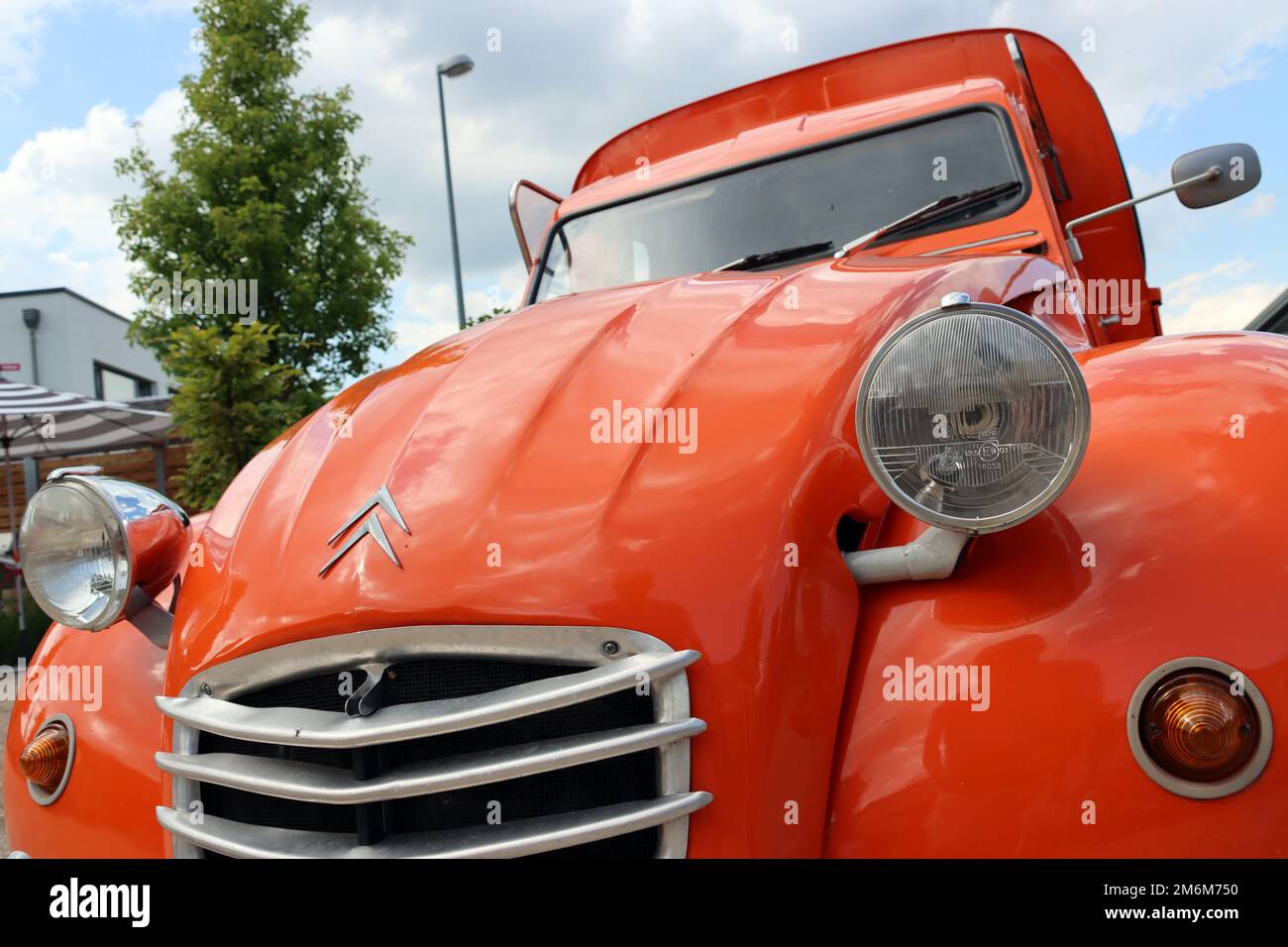 Orange Citroen 2CV panel van Stock Photo - Alamy