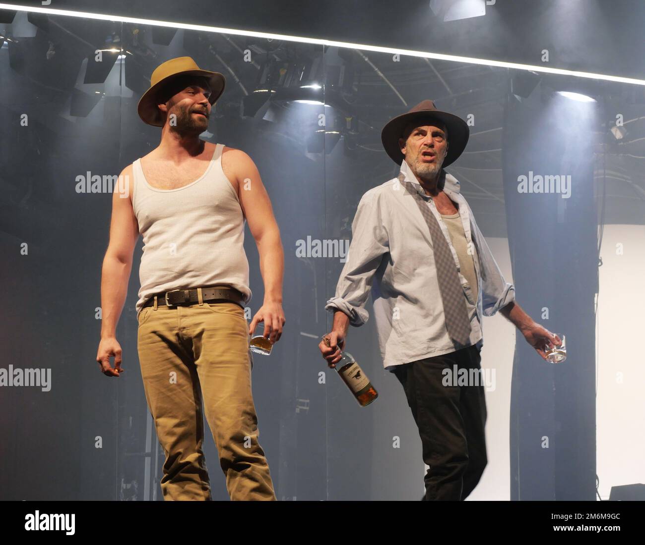 04 January 2023, Berlin: Actors Igor Karbus (James Tyrone jr., white ...