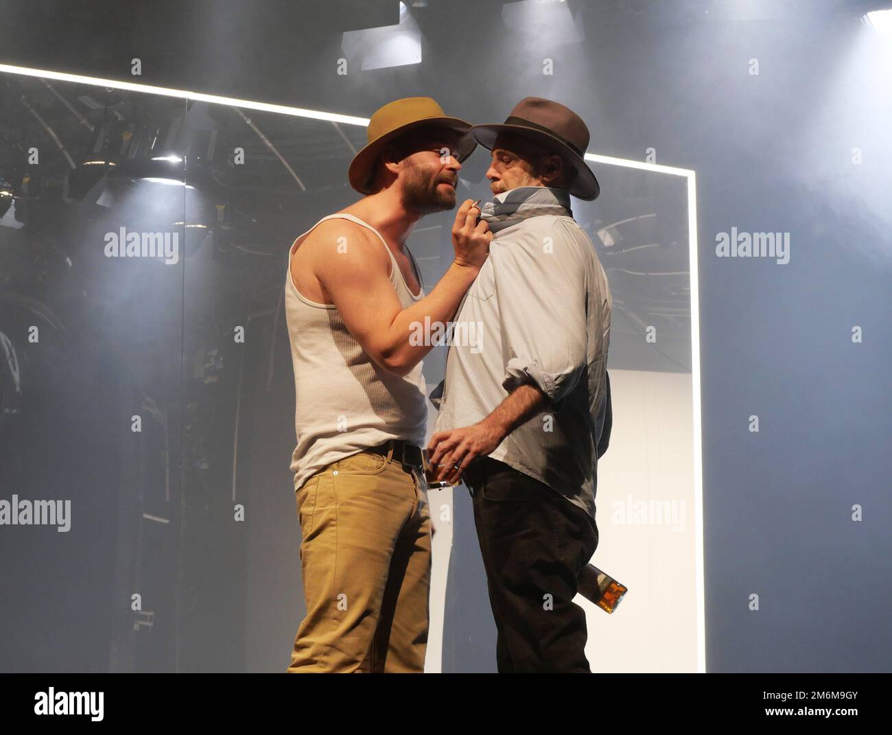 04 January 2023, Berlin: Actors Igor Karbus (James Tyrone jr., white ...