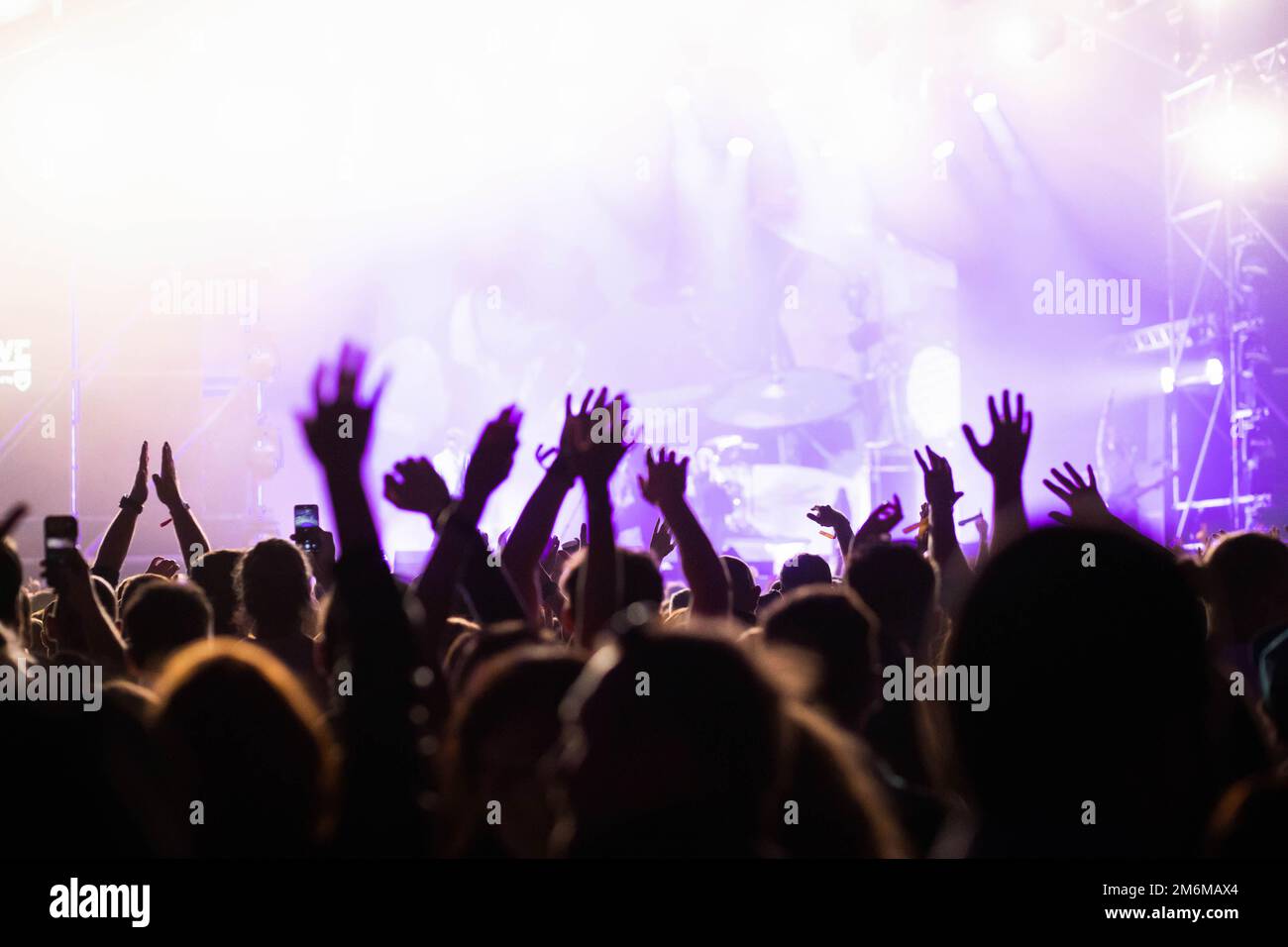 Cheering people summer live concert hi-res stock photography and images ...