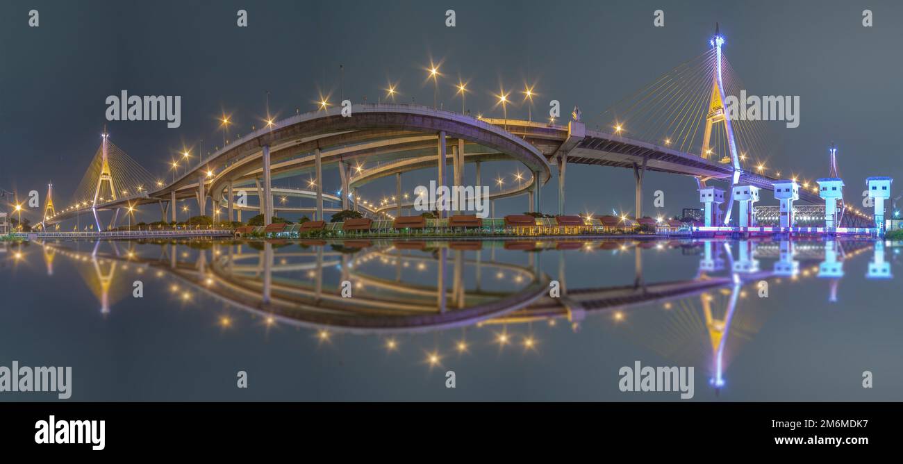 Pnorama Bhumibol Bridge, Chao Phraya River Bridge. Turn on the lights ...