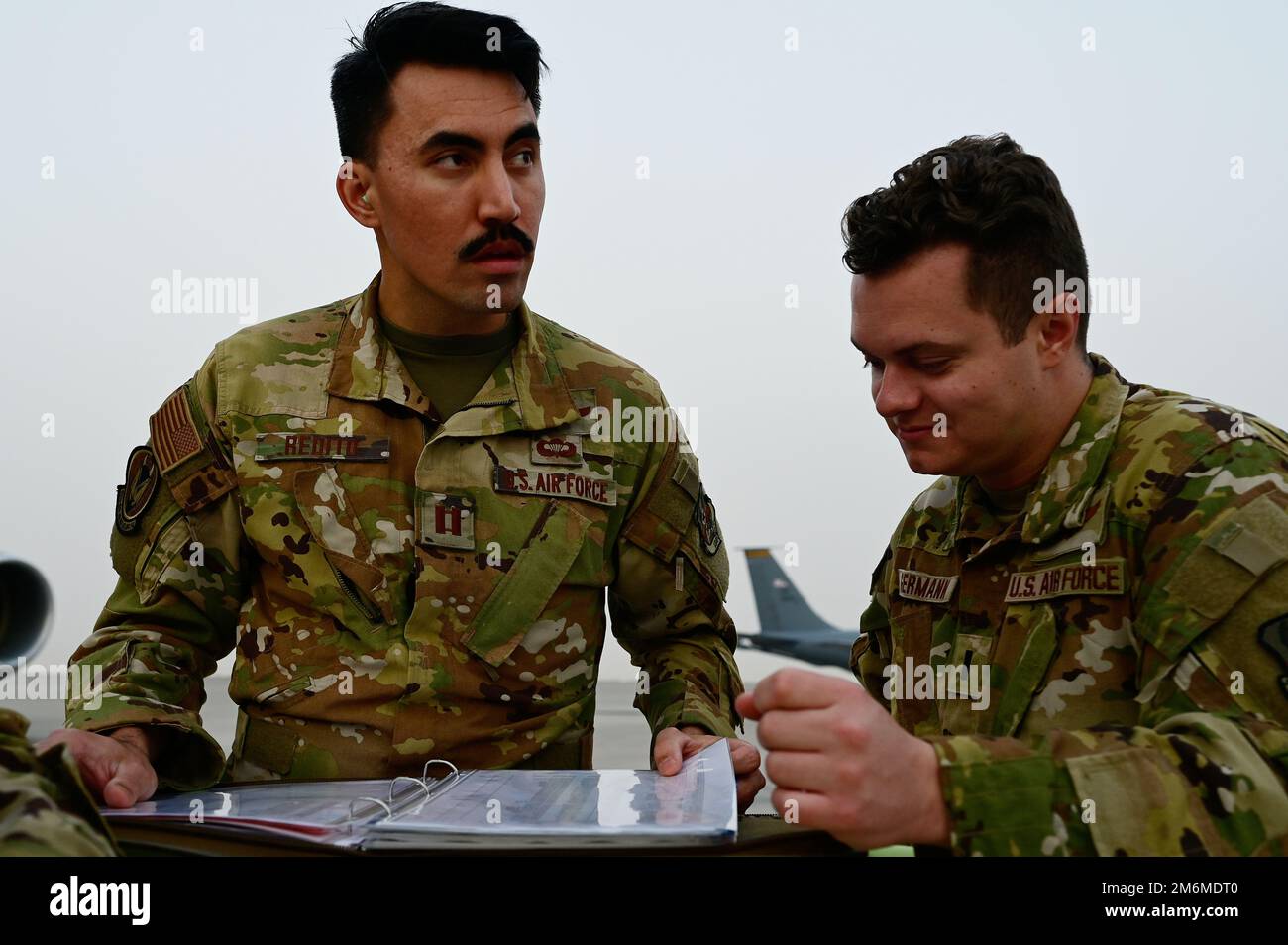 Flight review hi-res stock photography and images - Alamy