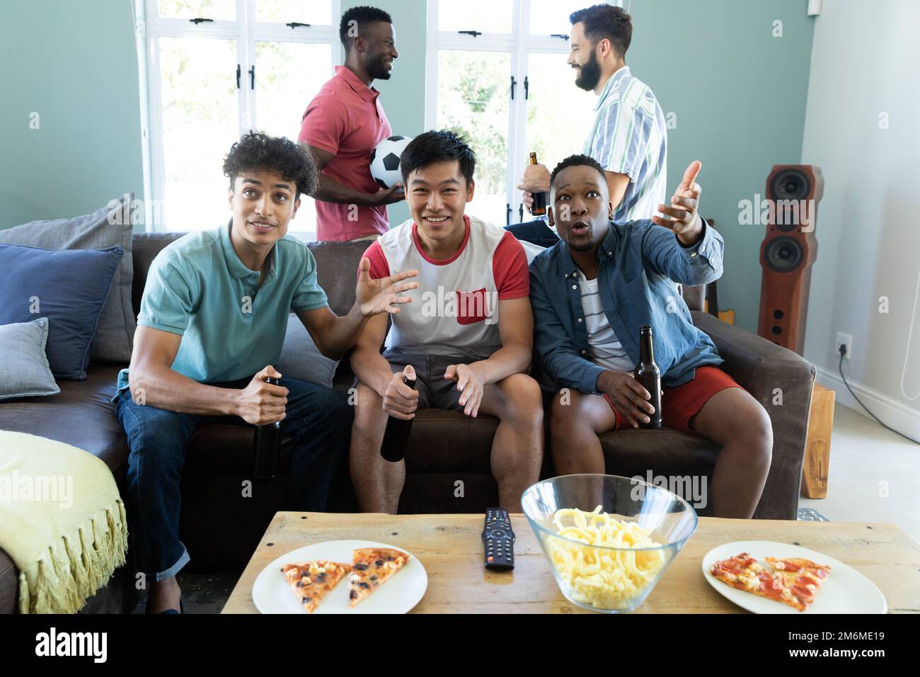 Five friends sitting on couch hi-res stock photography and images - Alamy