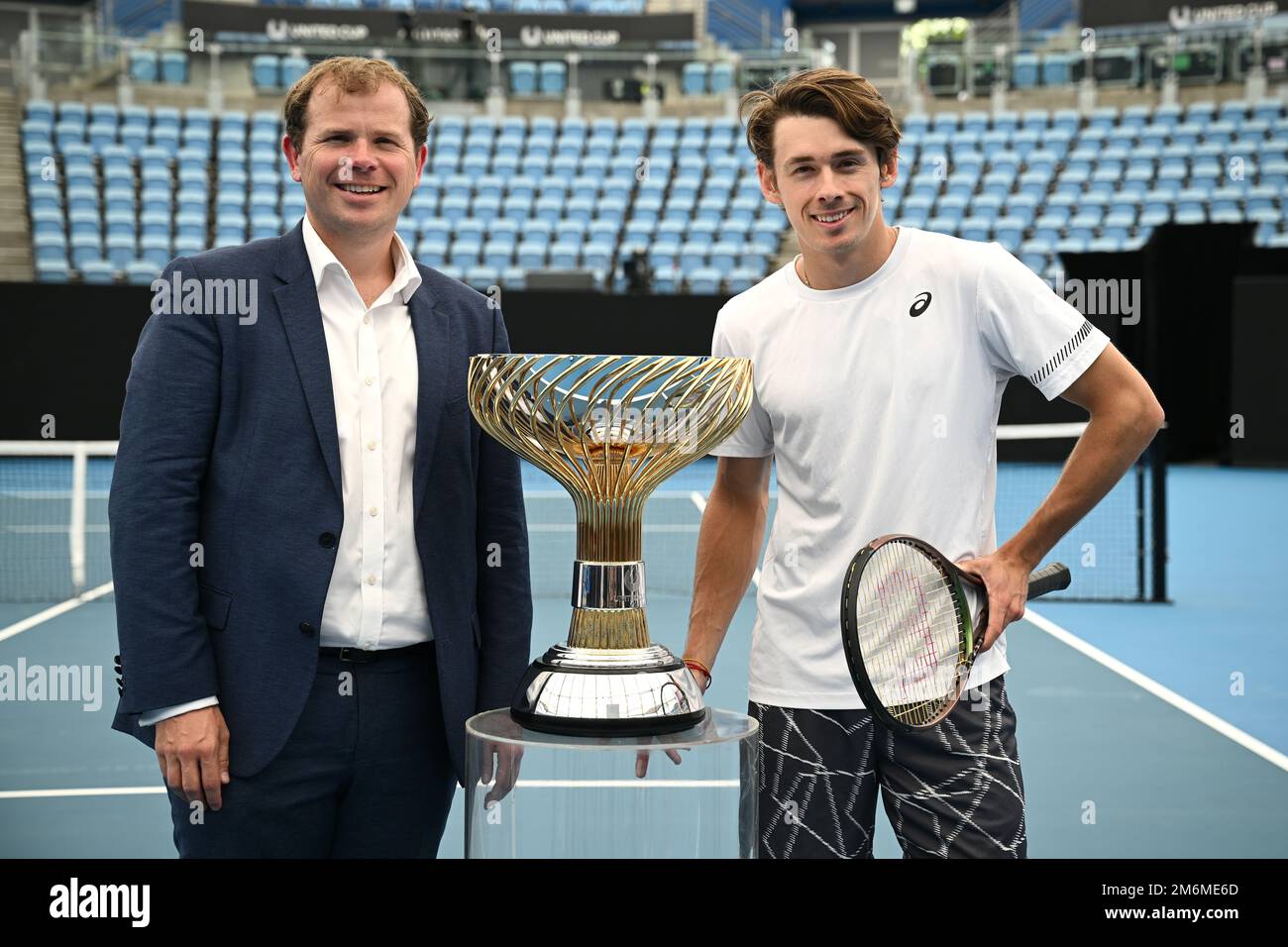 Tournament Director Stephen Farrow and Australian tennis player Alex de ...