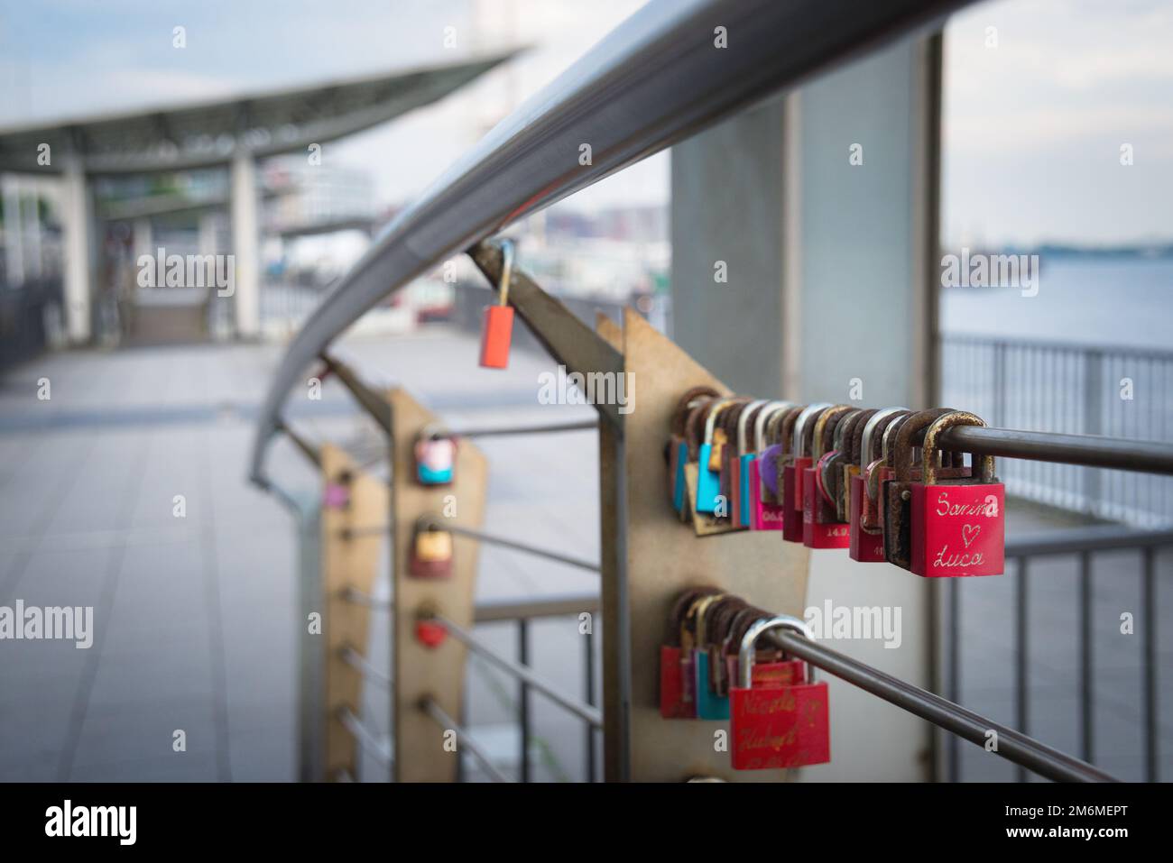 Love padlock symbol hi-res stock photography and images - Alamy