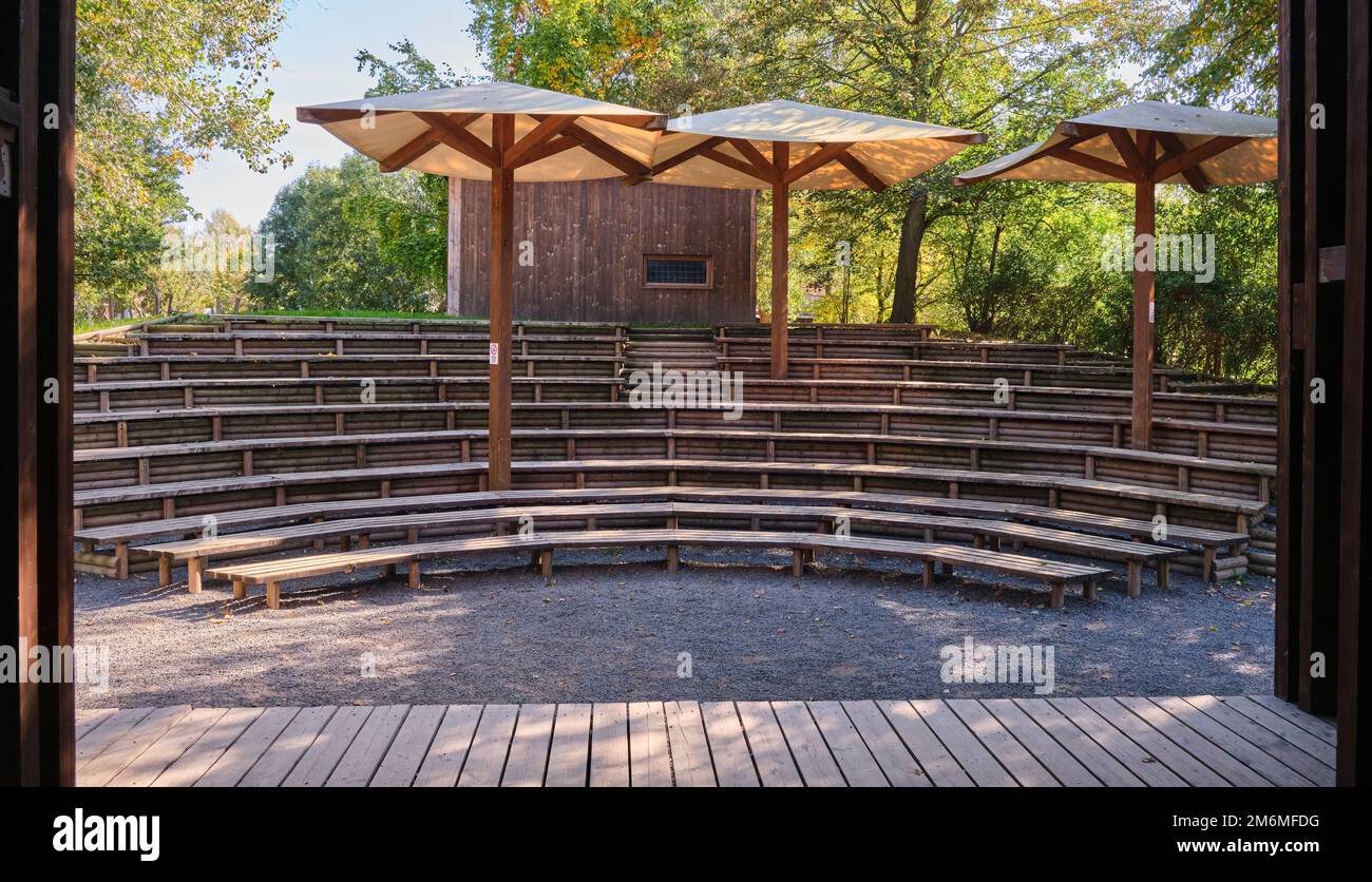 Back to back outdoor benches hi-res stock photography and images - Alamy