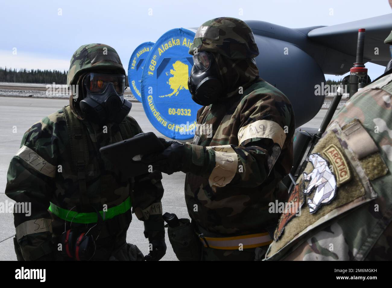 Airmen of the 168th Wing Maintenance Group execute maintenance ...