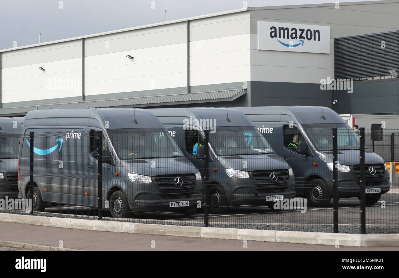 Slash costs hi-res stock photography and images - Alamy