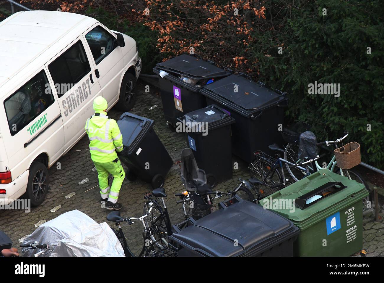 Kastrup/Copenhagen /Denmmark/05 January 2023/Waste collector man ...