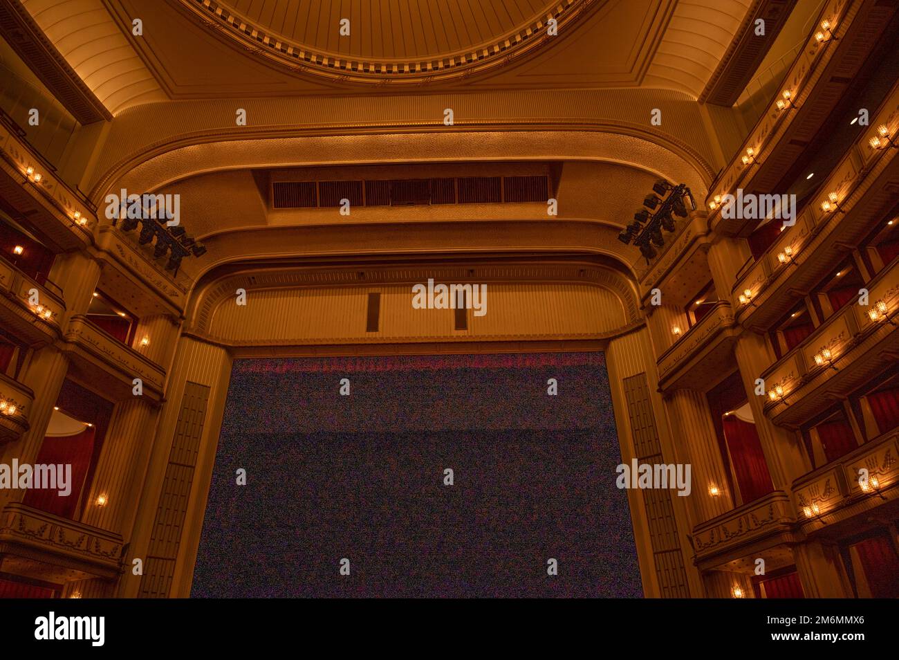 Vienna opera house interior hi-res stock photography and images - Alamy