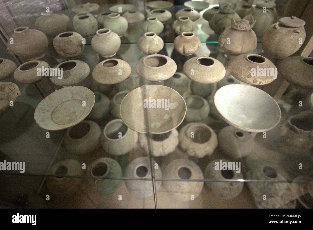 Chinese shipwreck recovery hi-res stock photography and images - Alamy