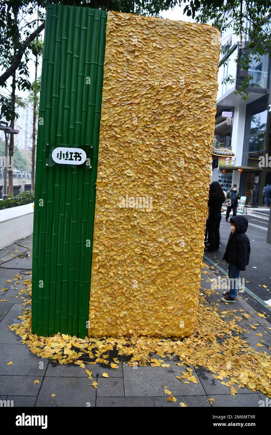 A 3-meter high mahjong tile made of ginkgo leaves appears on the street ...