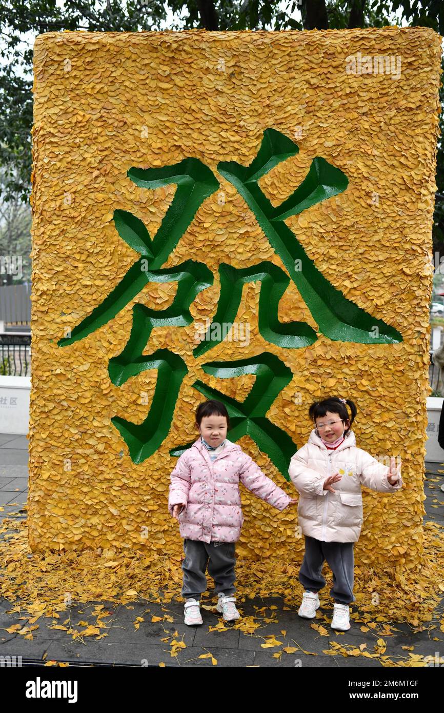 A 3-meter high mahjong tile made of ginkgo leaves appears on the street ...