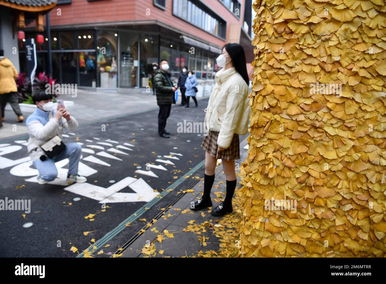 A 3-meter high mahjong tile made of ginkgo leaves appears on the street ...