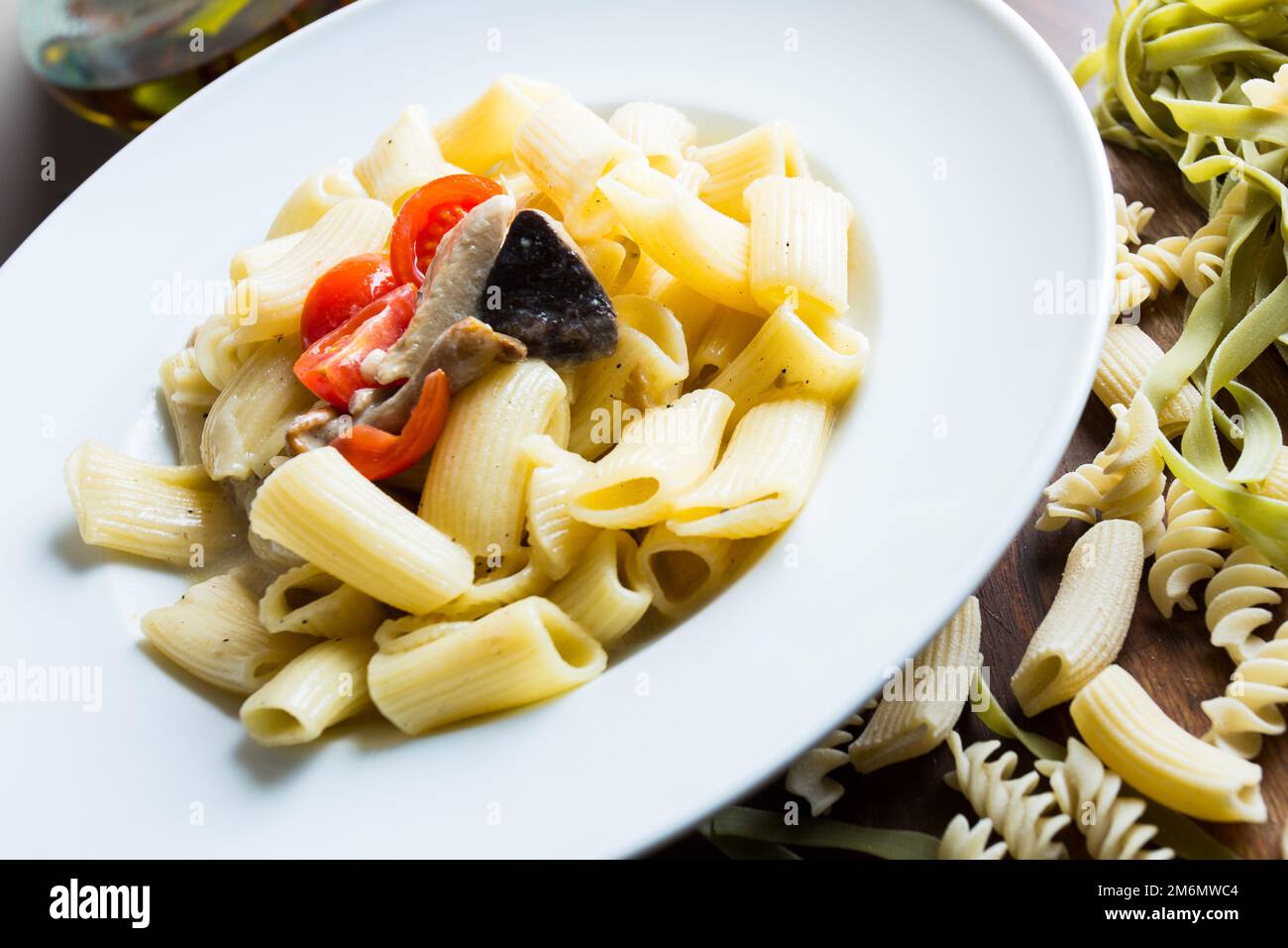 Italian pasta vegetables tomatoes hi-res stock photography and images ...