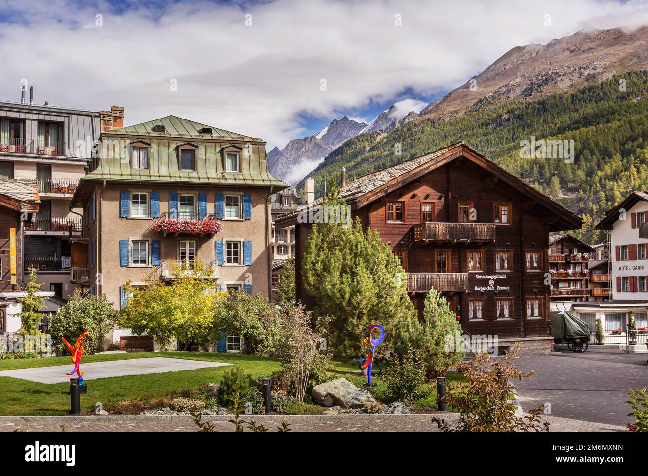 Street view in Zermatt alpine village, Switzerland Stock Photo - Alamy