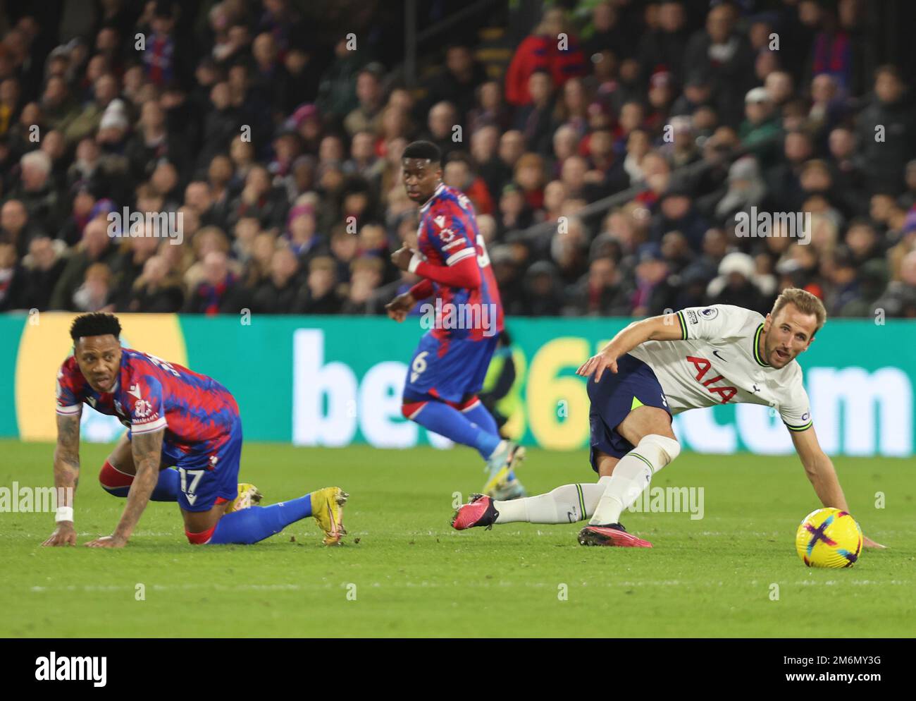 London ENGLAND - January 04:L-R Crystal Palace's Nathaniel Clyne and ...