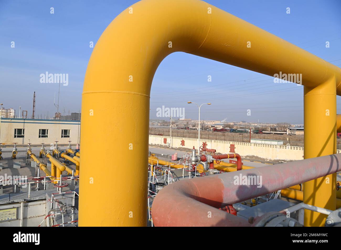 Workers of Sinopec Natural Gas Branch conduct safety inspection on ...