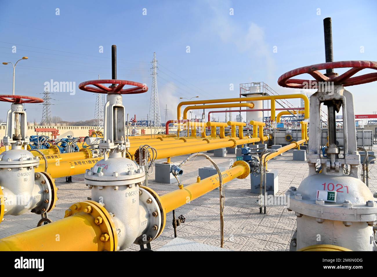 Workers of Sinopec Natural Gas Branch conduct safety inspection on ...
