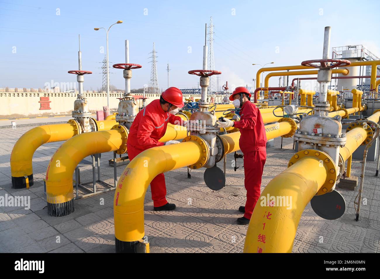 Workers of Sinopec Natural Gas Branch conduct safety inspection on ...