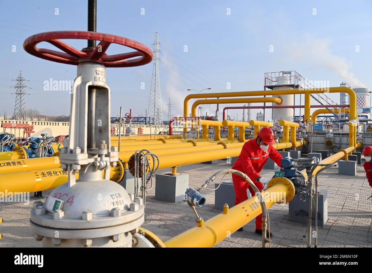 Workers of Sinopec Natural Gas Branch conduct safety inspection on ...