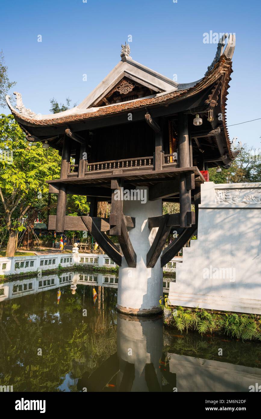 Hanoi, Vietnam alone column temple Stock Photo - Alamy