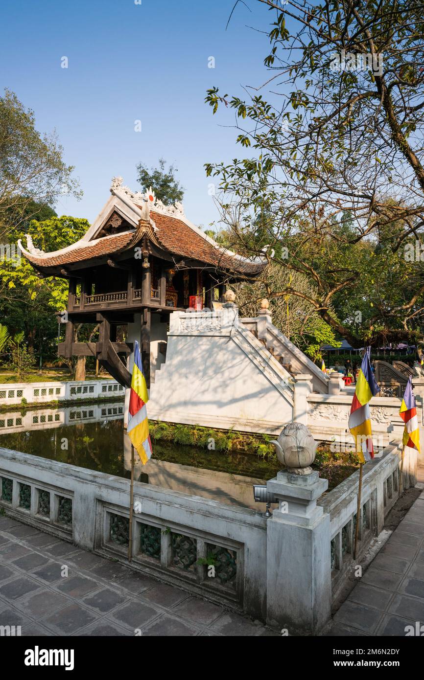 Hanoi, Vietnam alone column temple Stock Photo - Alamy