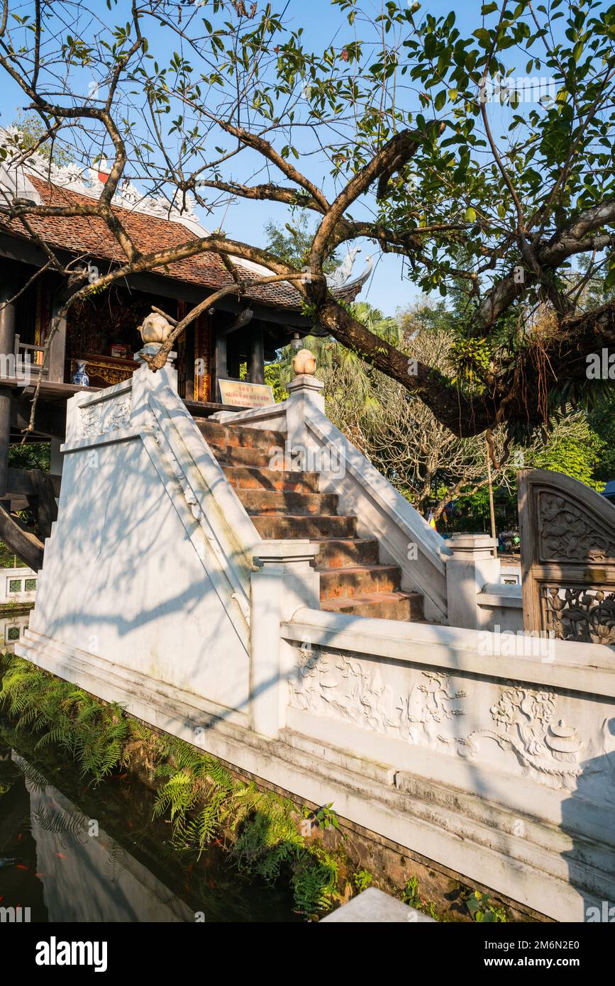 Hanoi, Vietnam alone column temple Stock Photo - Alamy