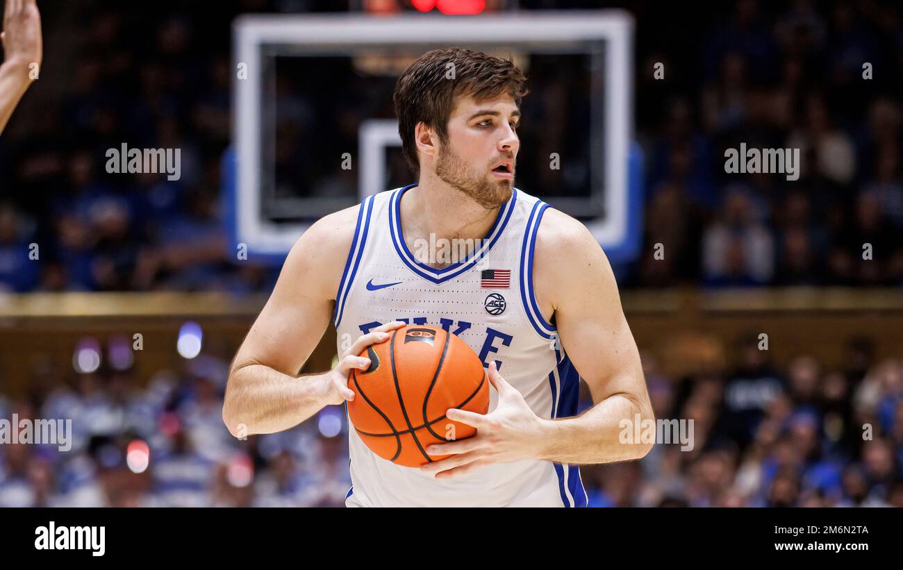 Duke's Ryan Young (15) handles the ball during an NCAA college ...