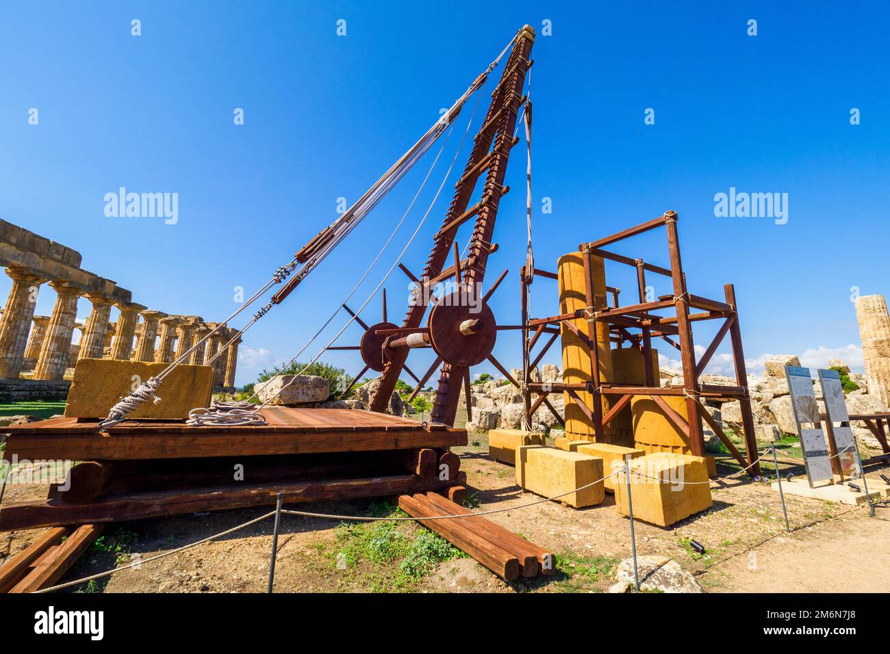 Ancient greece crane hi-res stock photography and images - Alamy
