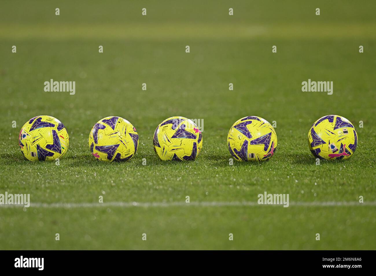 Puma balls hi-res stock photography and images - Alamy