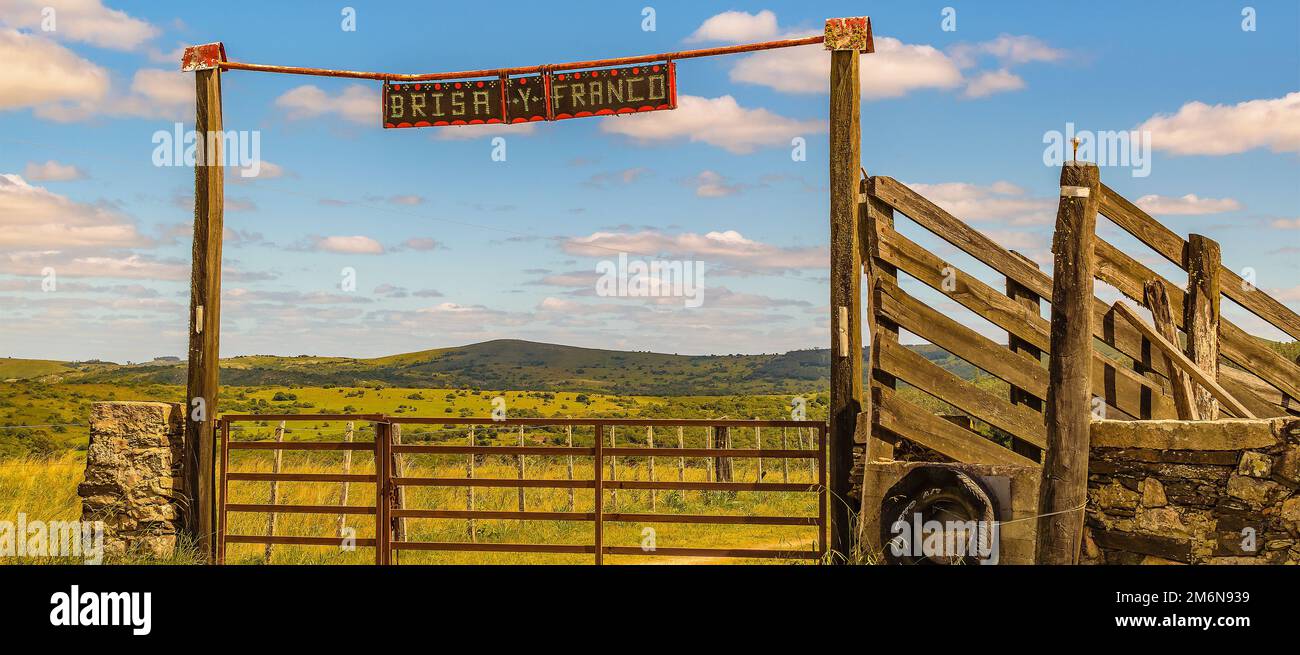 Countryside wooden gate Stock Photo - Alamy