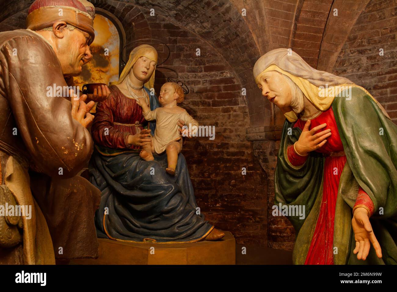 Cathedral modena crypt hi-res stock photography and images - Alamy